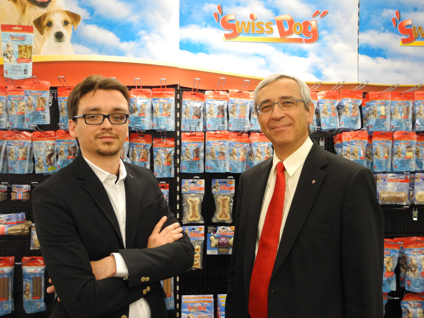 Delphin Amazonia wächst weiter - pet-online