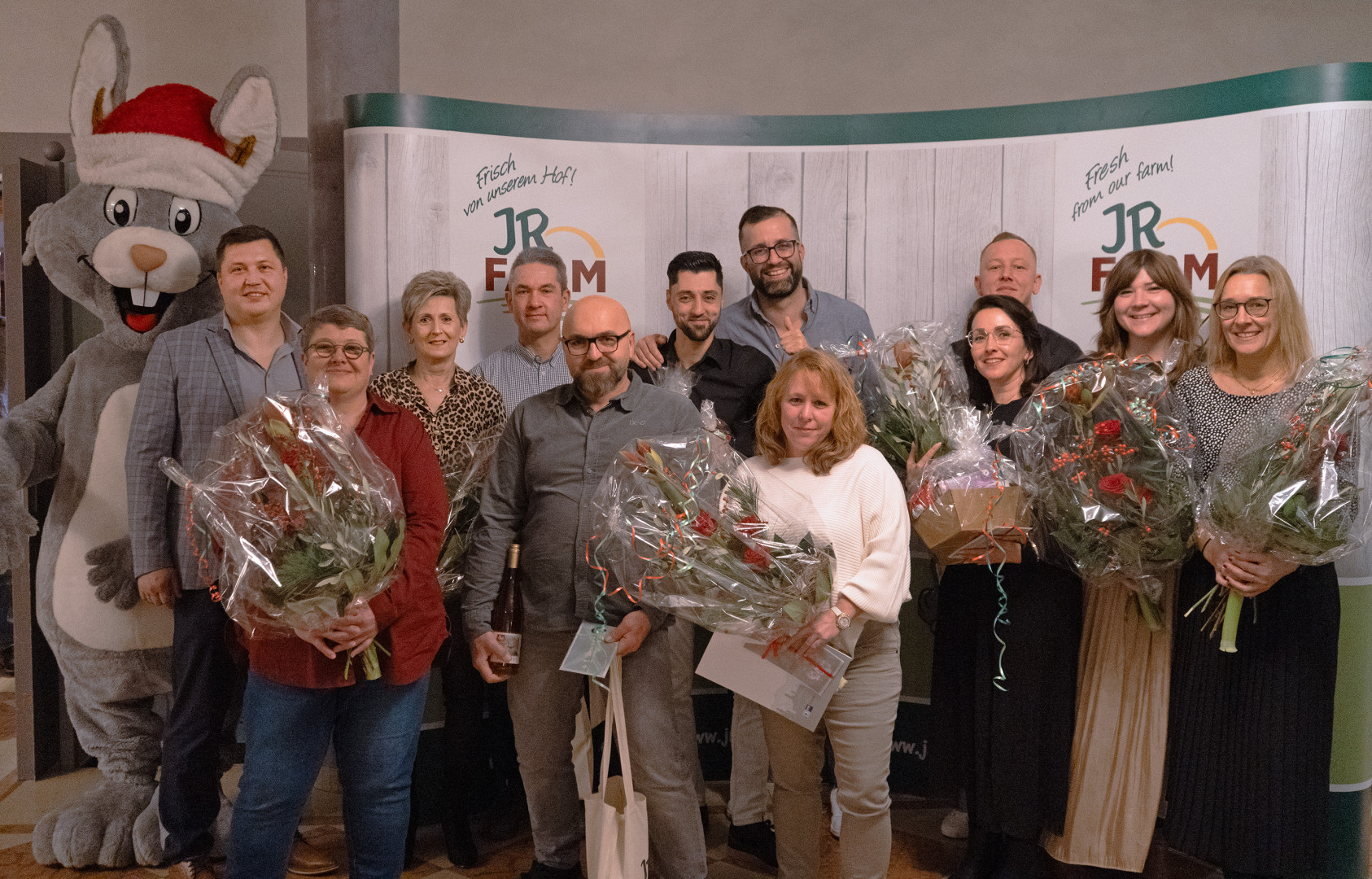JR Farm ehrt 14 Jubilare - pet-online