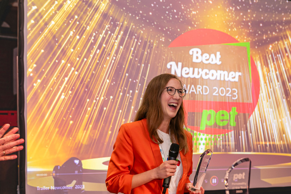 Wählen Sie den Best Newcomer 2025 - pet-online