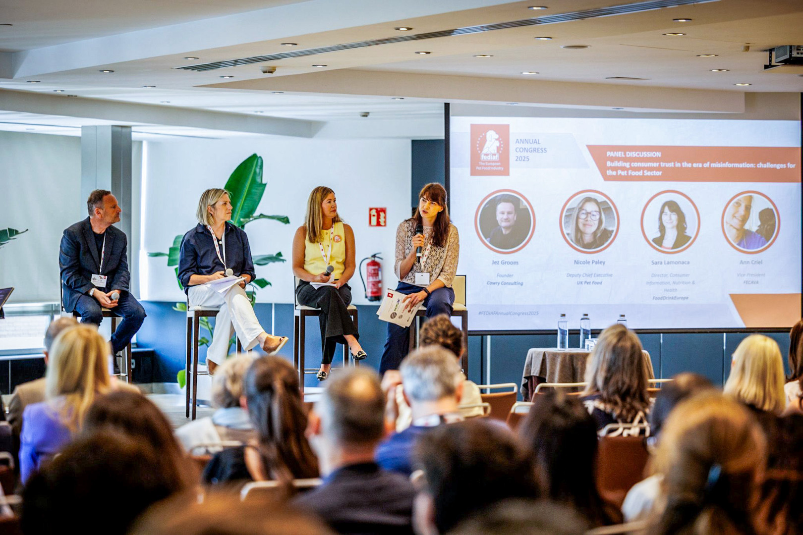 282 Mio. Haustiere und ein 29,3-Mrd... - pet-online